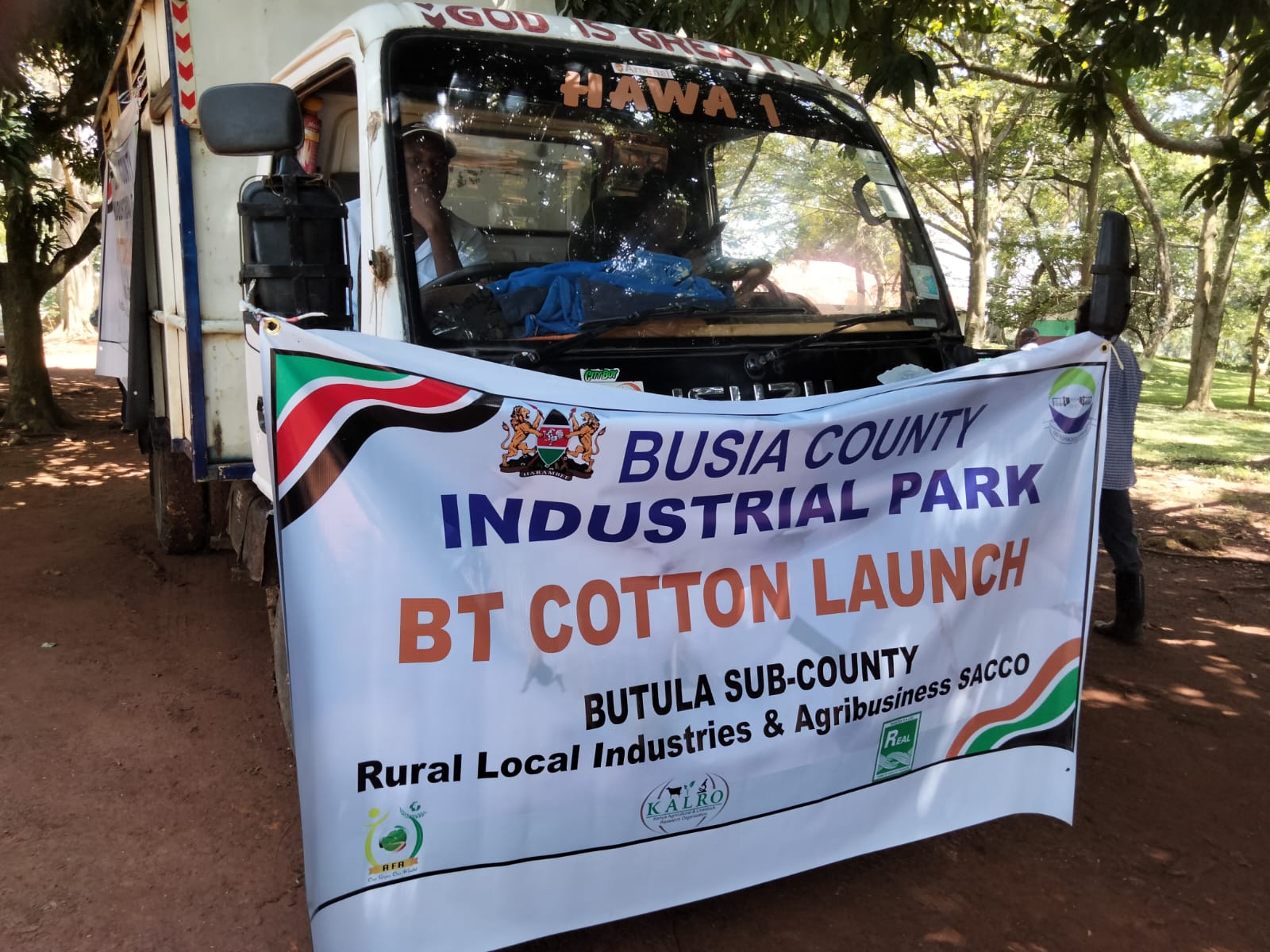 Busia farmers receive 17 tonnes Bt cotton seeds and fertilizer from ...